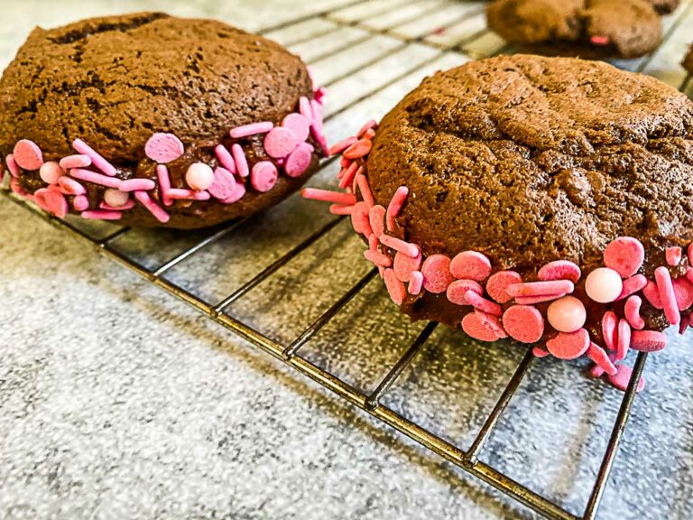 Whoopie Pie - Easy Recipe From Cake Mix - Caramel and Spice
